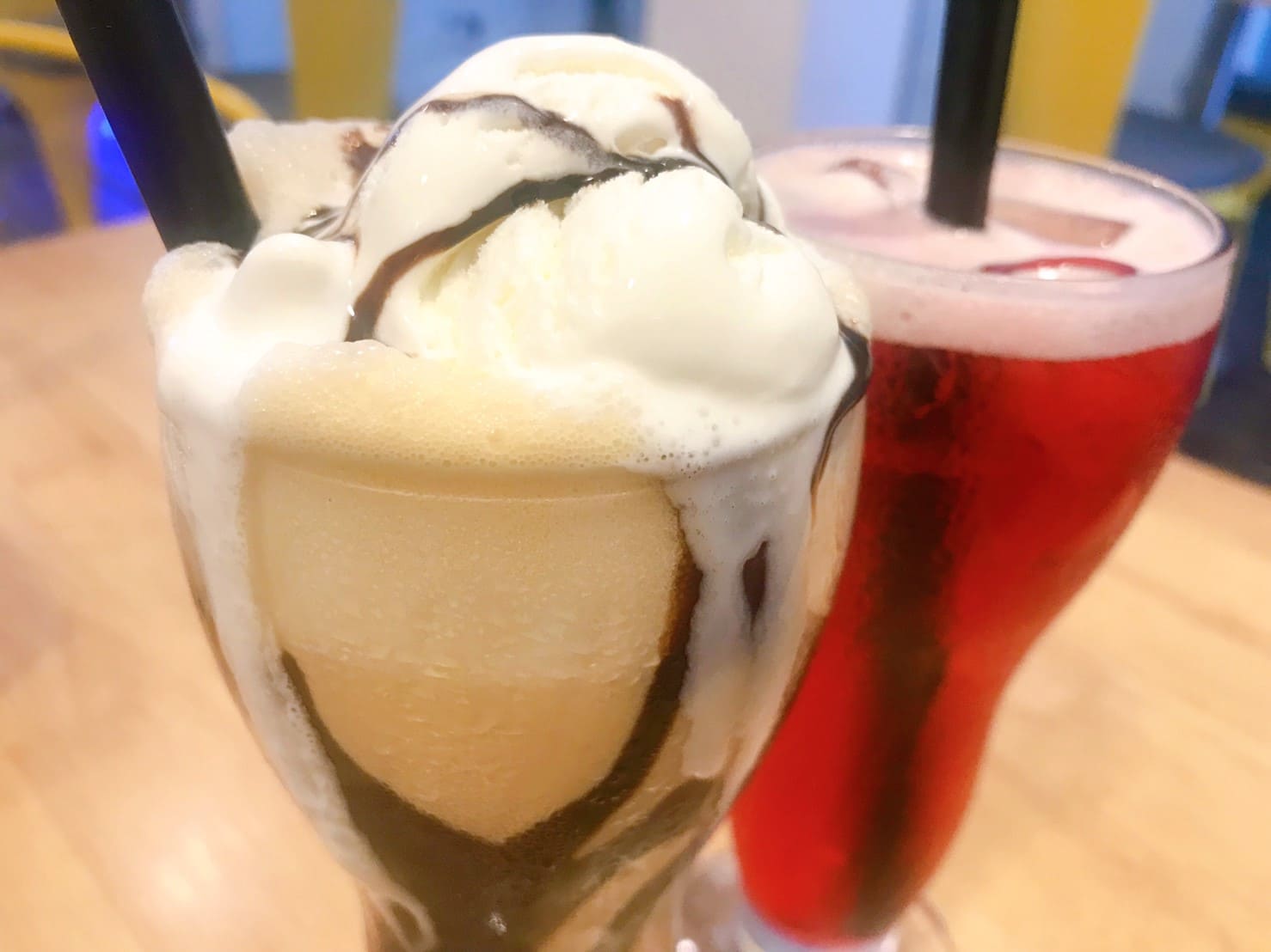 24時間営業で"夜カフェ"が楽しめる！サッカーカフェ《Dribble cafe（ドリブル カフェ）》のおすすめ！ | インドで働くという選択