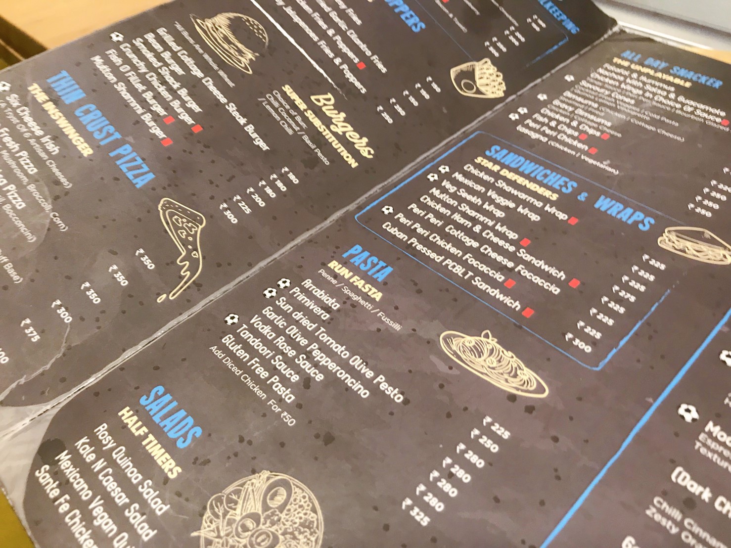24時間営業で"夜カフェ"が楽しめる！サッカーカフェ《Dribble cafe（ドリブル カフェ）》のおすすめ！ | インドで働くという選択